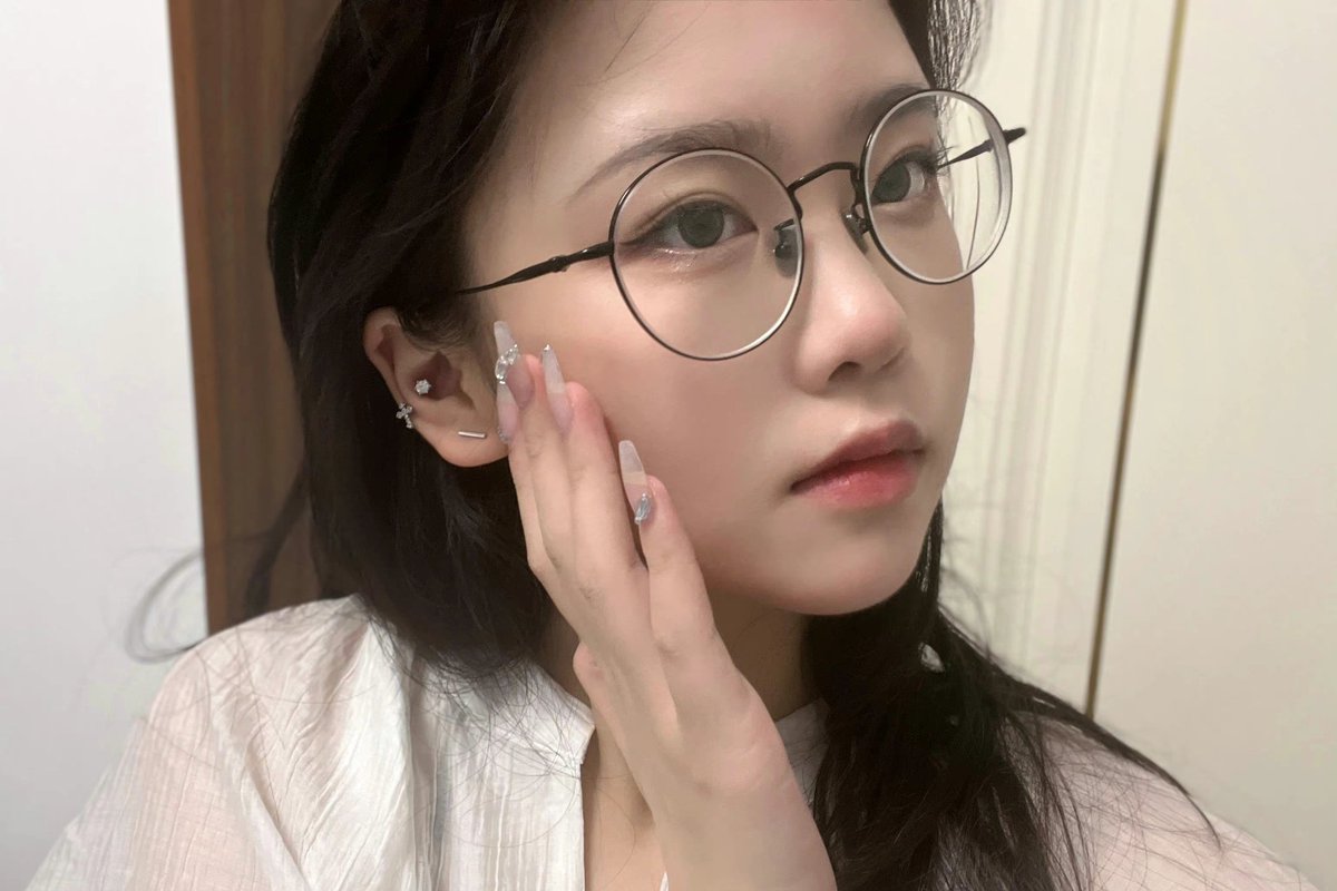 凌漆 On Twitter 我叫宜萱,21岁,目前恋爱中,有过5个男朋友,目前的男朋友喜欢戴绿帽,我也喜欢性爱游戏,最多体验过3p 还有想来的吗? 意淫 Yy 出卖 文爱 绿帽