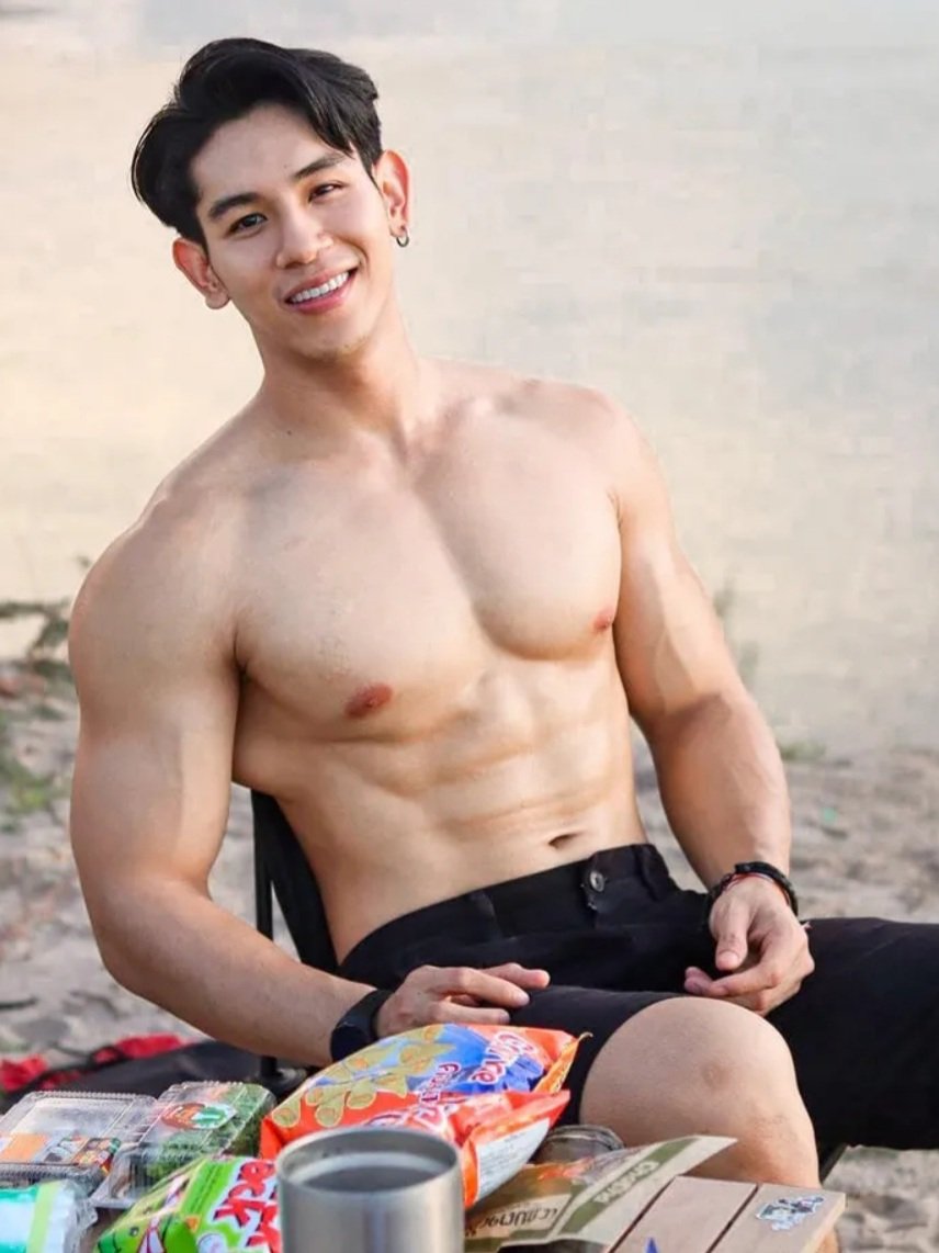 Doggo Meows on Twitter: "vieng_chanthavongsa"