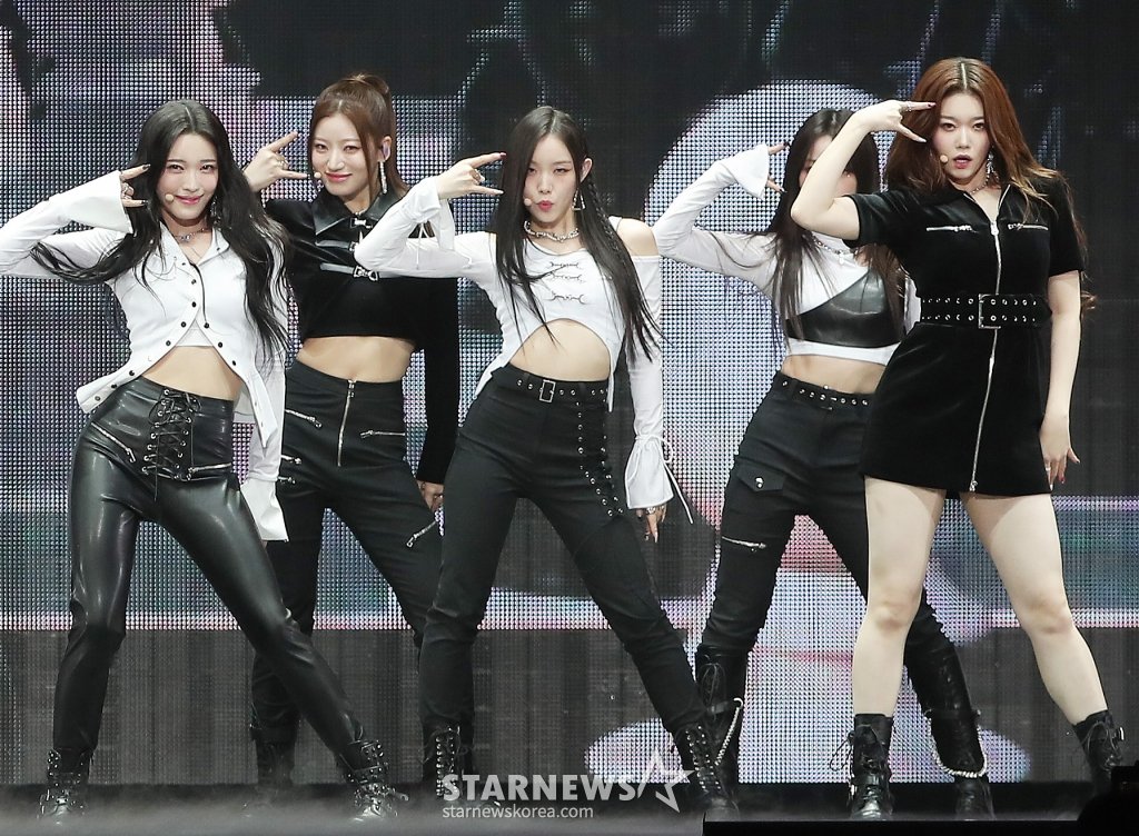 Billlie Information on Twitter: "📸 2022 AAA Stage Performance (2) #빌리 #BILLLIE @Billlieofficial"