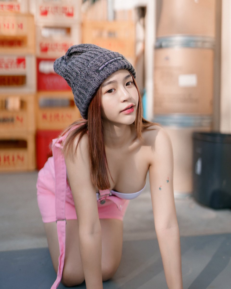 JeJu Gallery on Twitter: "ก้มเยอะไปปะน้อง 🫣"