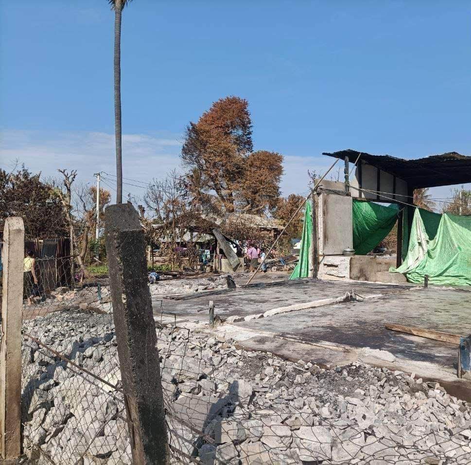 Khit Thit Media On Twitter ဒီပဲယင်းမြို့နယ်၊ မဲအိုးရွာကို စစ်တပ် မီးရှို့မှု နေအိမ် ၈၀ လုံးပ