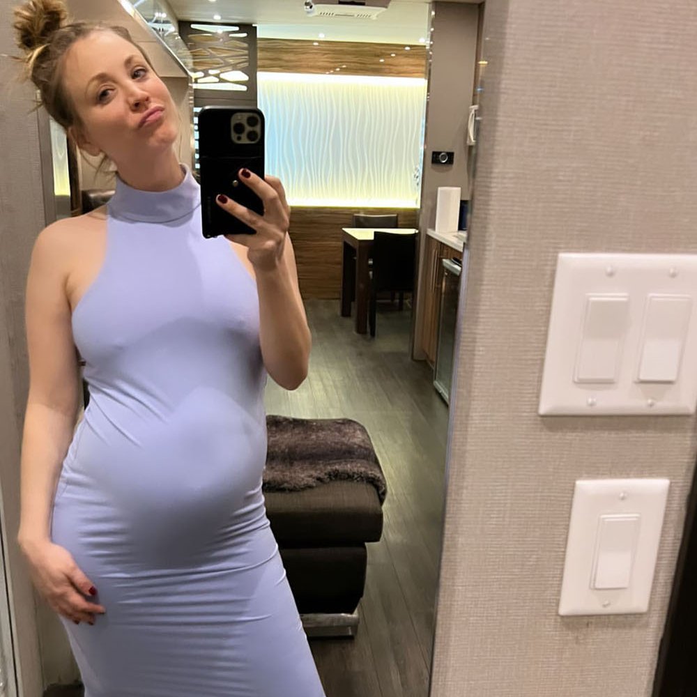 Pregnant Kaley Cuoco Selfies Her Boobtastic And Nippy Boobs! https://t ...