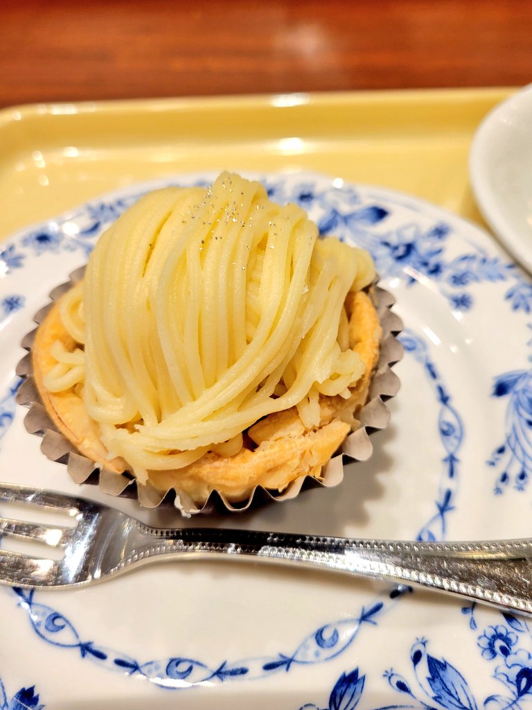 いらあゆ On Twitter おはようございます ホワイトモンブランです😄🍰 上にキラキラ がのってます いつもだけどドトールの照明がどうも私のスマホでは綺麗に写りません😏いえ自分の腕