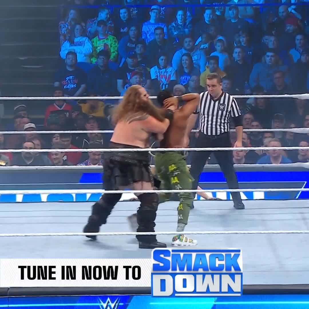 HorrorBaby1997 on Twitter: "RT @WWE: EVERYBODY DOWN! 😲 Which team will earn the right to ...