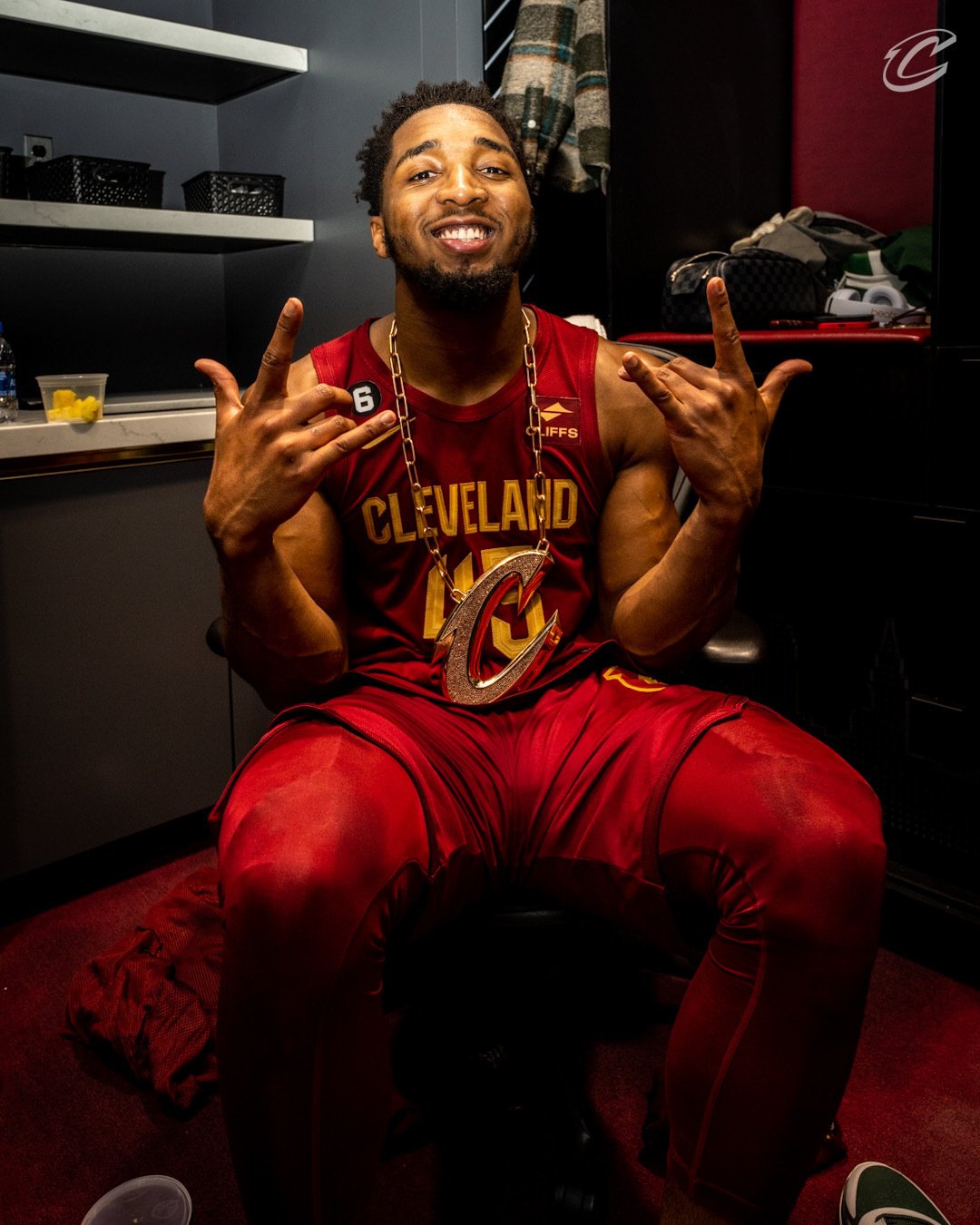 Cleveland Cavaliers on Twitter: "Don the DAWG 🤟 @ThatsJared | #LetEmKnow https://t.co/IRO1ISqbE7 ...