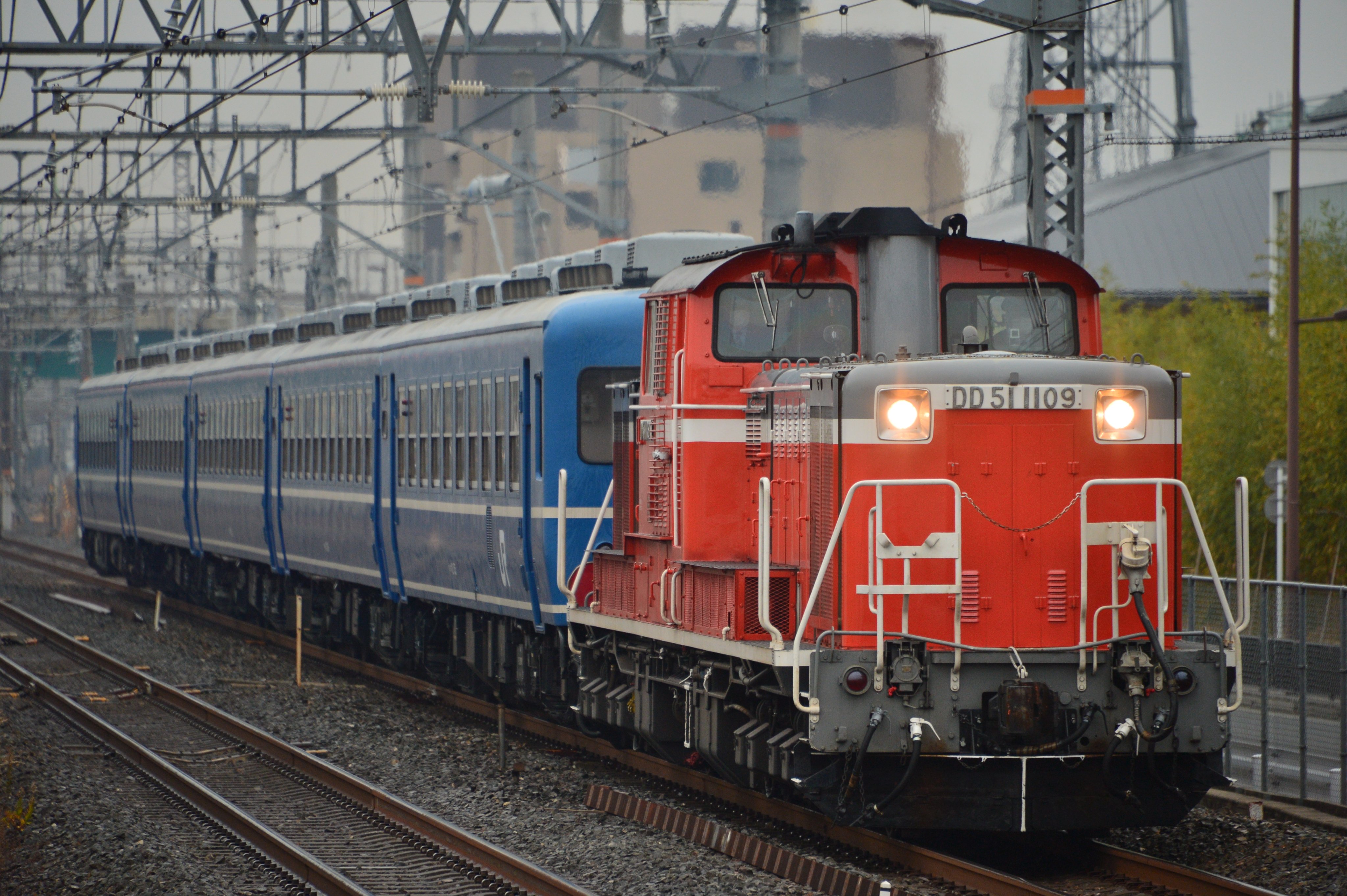 もう悩み無用！ on Twitter: "JR東海道線 向日町～桂川間 2022.12.17施行 京都電車区DL乗務員養成訓練 ( 米原訓練 ) 試9880レ DD51-1109[宮 ...