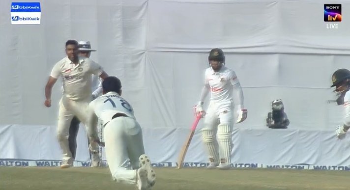 Mufaddal Vohra on Twitter: "Lovely bit of work done by Ravi Ashwin and Virat Kohli. https://t.co ...