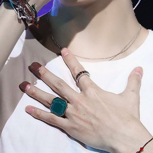 taehyung pretty hands on Twitter: "taehyung’s pretty nails appreciation post https://t.co ...