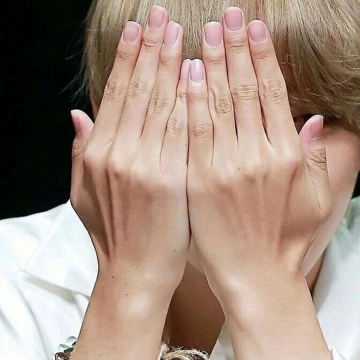 taehyung pretty hands on Twitter: "taehyung’s pretty nails appreciation post https://t.co ...