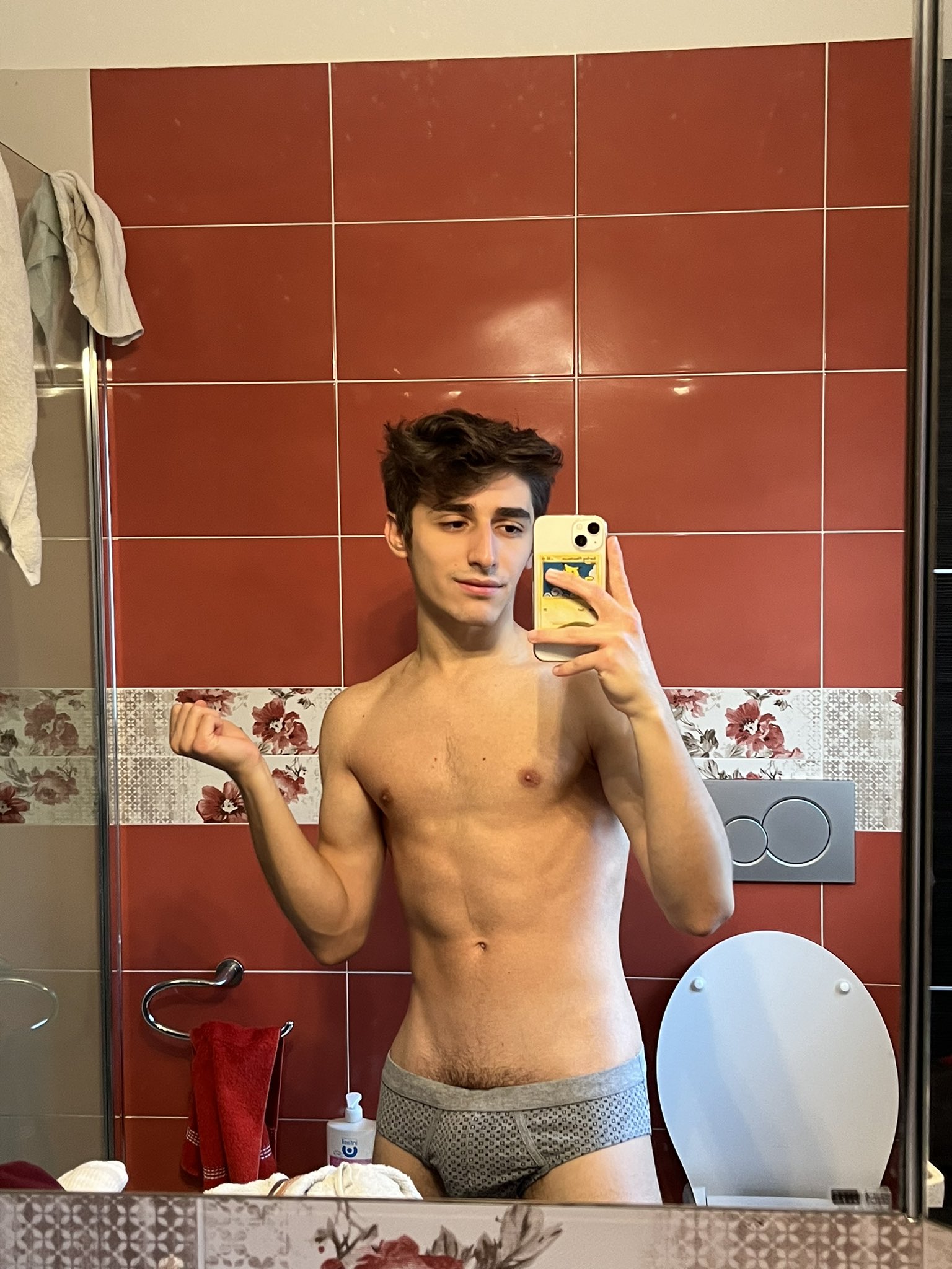 Lo :) on Twitter: "Battuta sui pacchi natalizi eccetera eccetera https://t.co/69wqg6K0lP" / Twitter