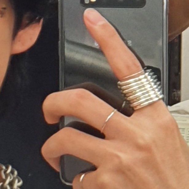 taehyung pretty hands on Twitter: "taehyung’s pretty nails appreciation post https://t.co ...