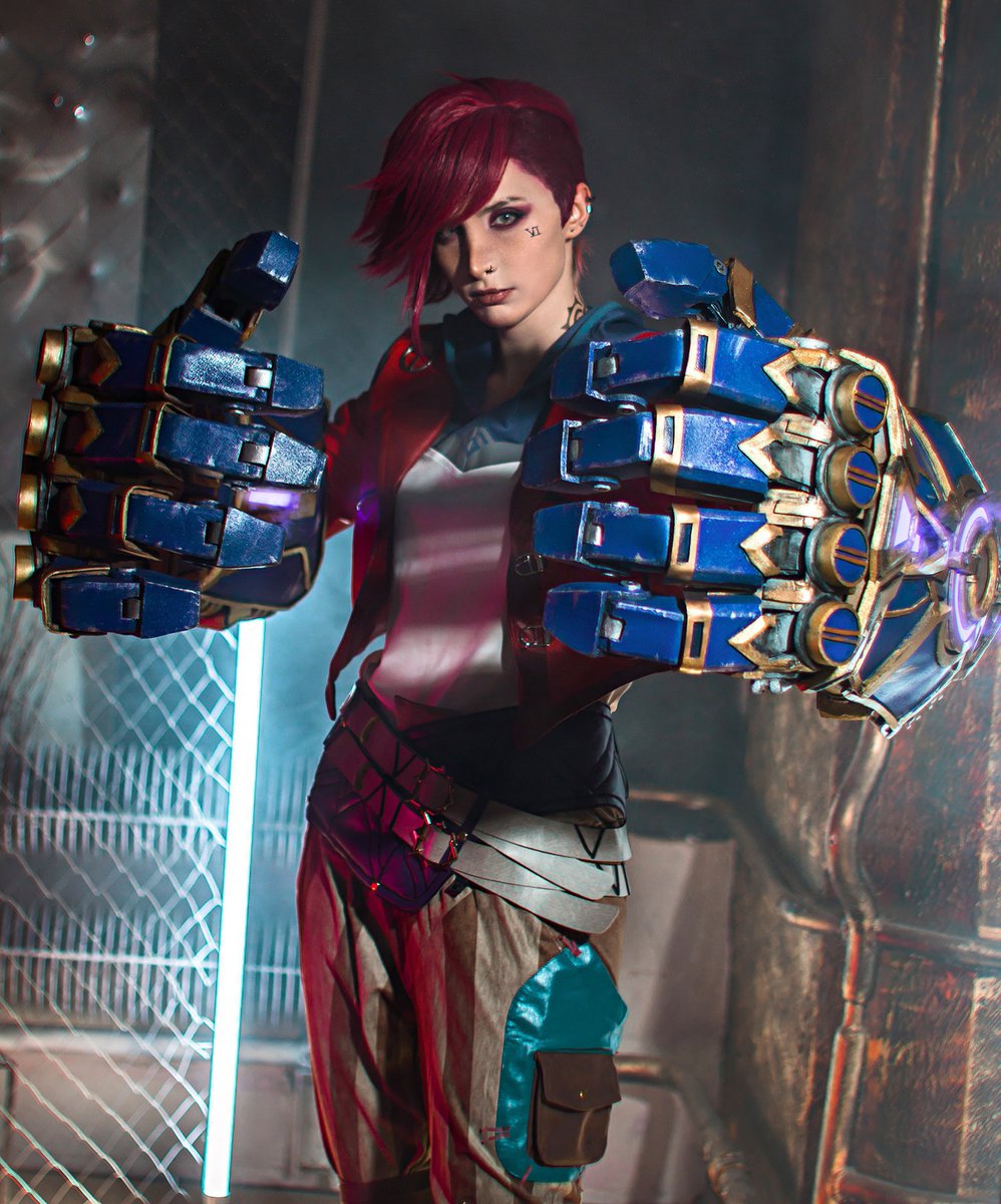 Amazing Cosplay on Twitter: "Vi [ League of Legends: Arcane ] Model: Mari Evans Photo: Darkrain ...
