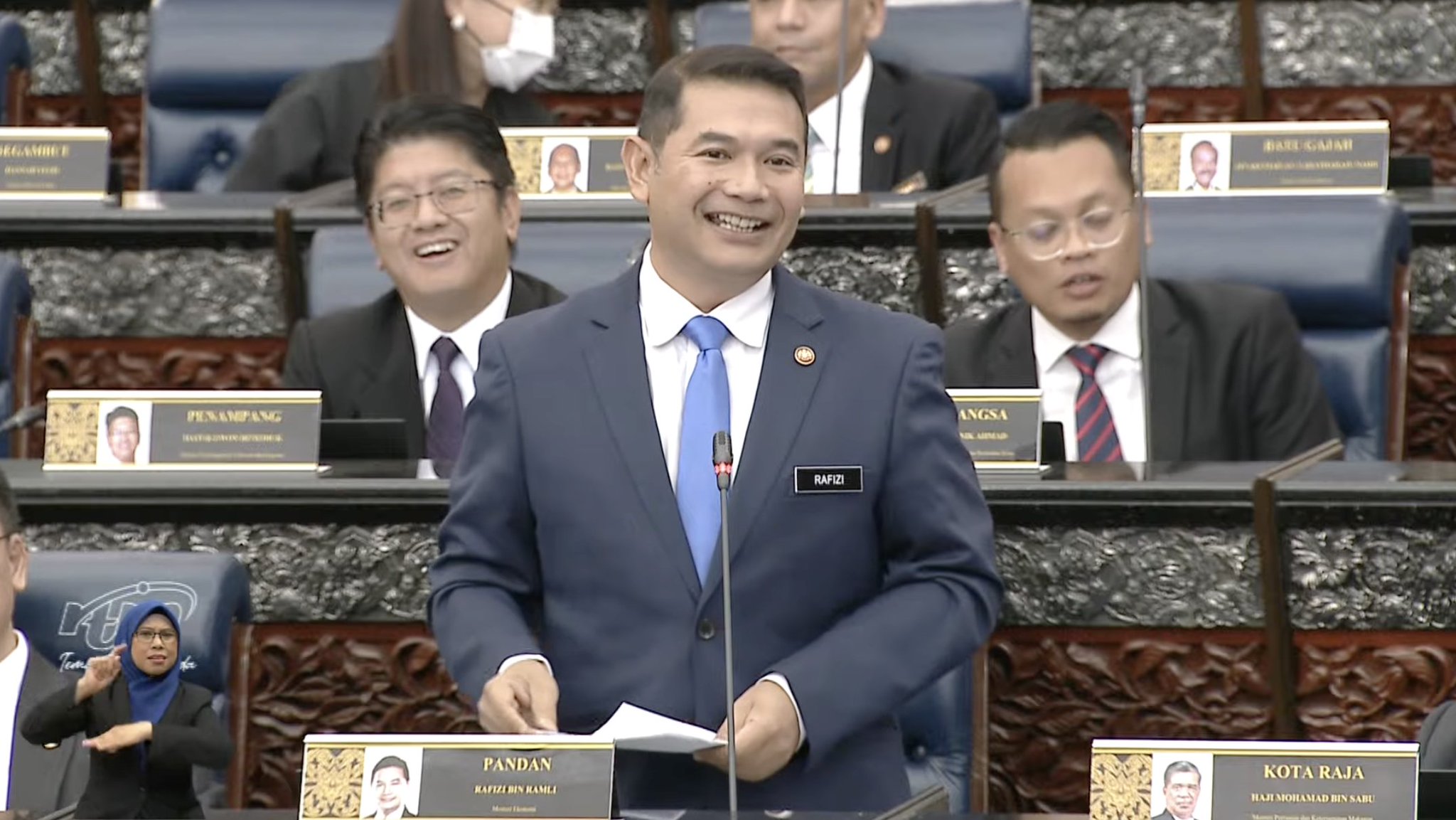 Hadi Azmi on Twitter: "Pandan is debating now. He told Speaker he won't give way to both Pendang ...