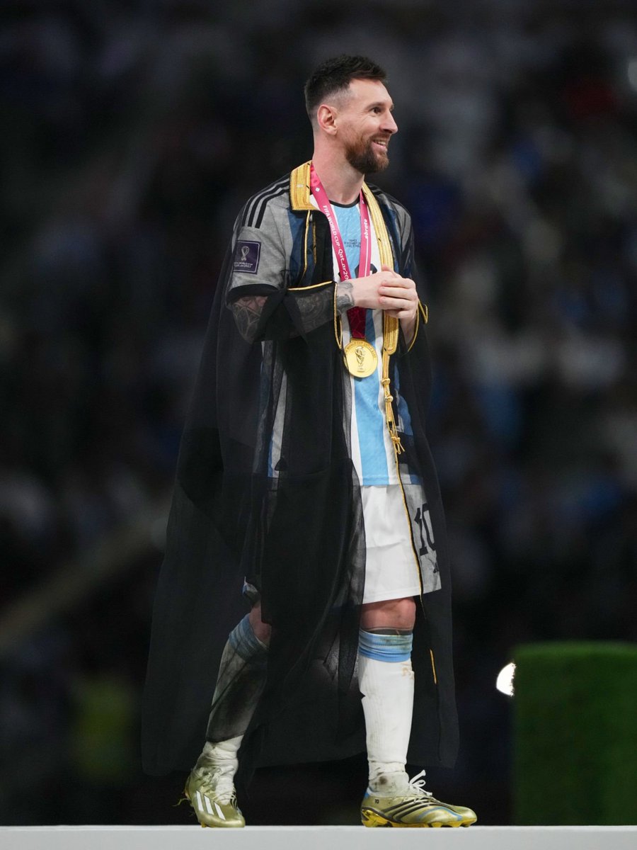 Let's start a thread of the best pictures from Leo Messi's World Cup ...