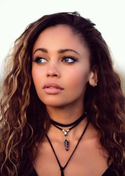 Yozy On Twitter Rt Jrosae In Other News I Saw Someone Cast Vanessa Morgan As Starfire And