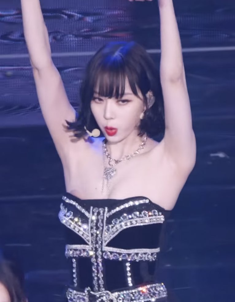 🇰🇷 𝘼𝙧𝙢𝙥𝙞𝙩 𝙂𝙖𝙡𝙡𝙚𝙧𝙮 💎 on Twitter: "Winter - aespa http://bltly.link/I7JhhLD"