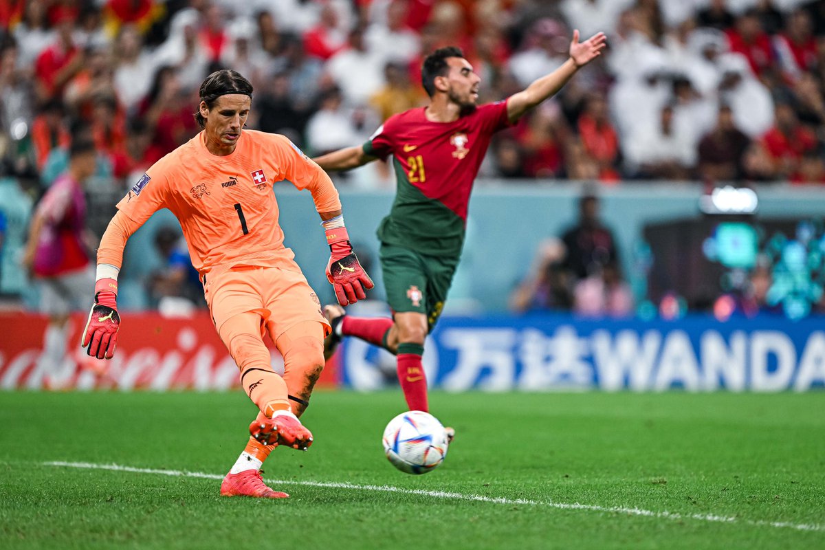 Tottenham Hotspur considering move for Borussia Monchengladbach's Yann ...