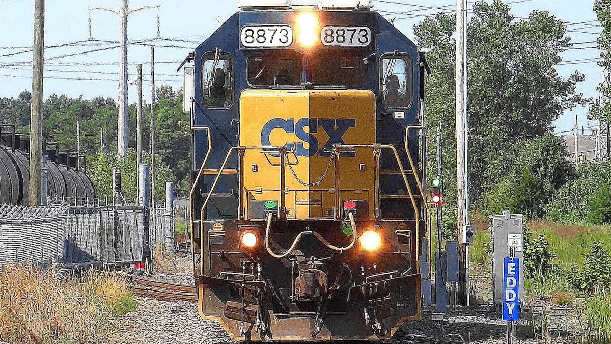 Daily Locomotives on Twitter: "Today's #DailyLocomotive The EMD SD40-2 The SD40-2 is a reliable ...