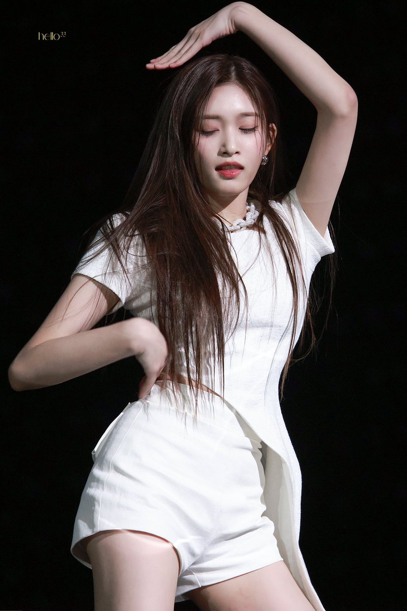 Hello 33 on Twitter: "221216 KBS Stage #아이브 #이서 #IVE #LEESEO"