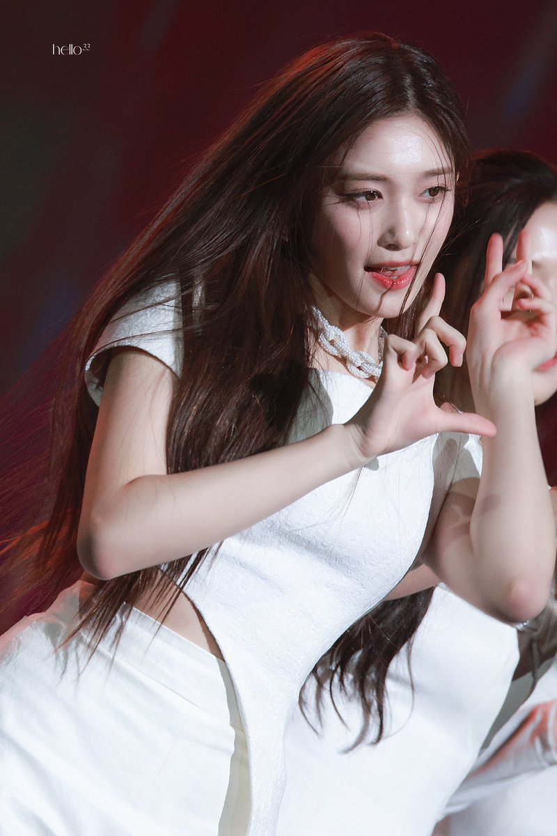 Hello 33 on Twitter: "221216 KBS Stage #아이브 #이서 #IVE #LEESEO"