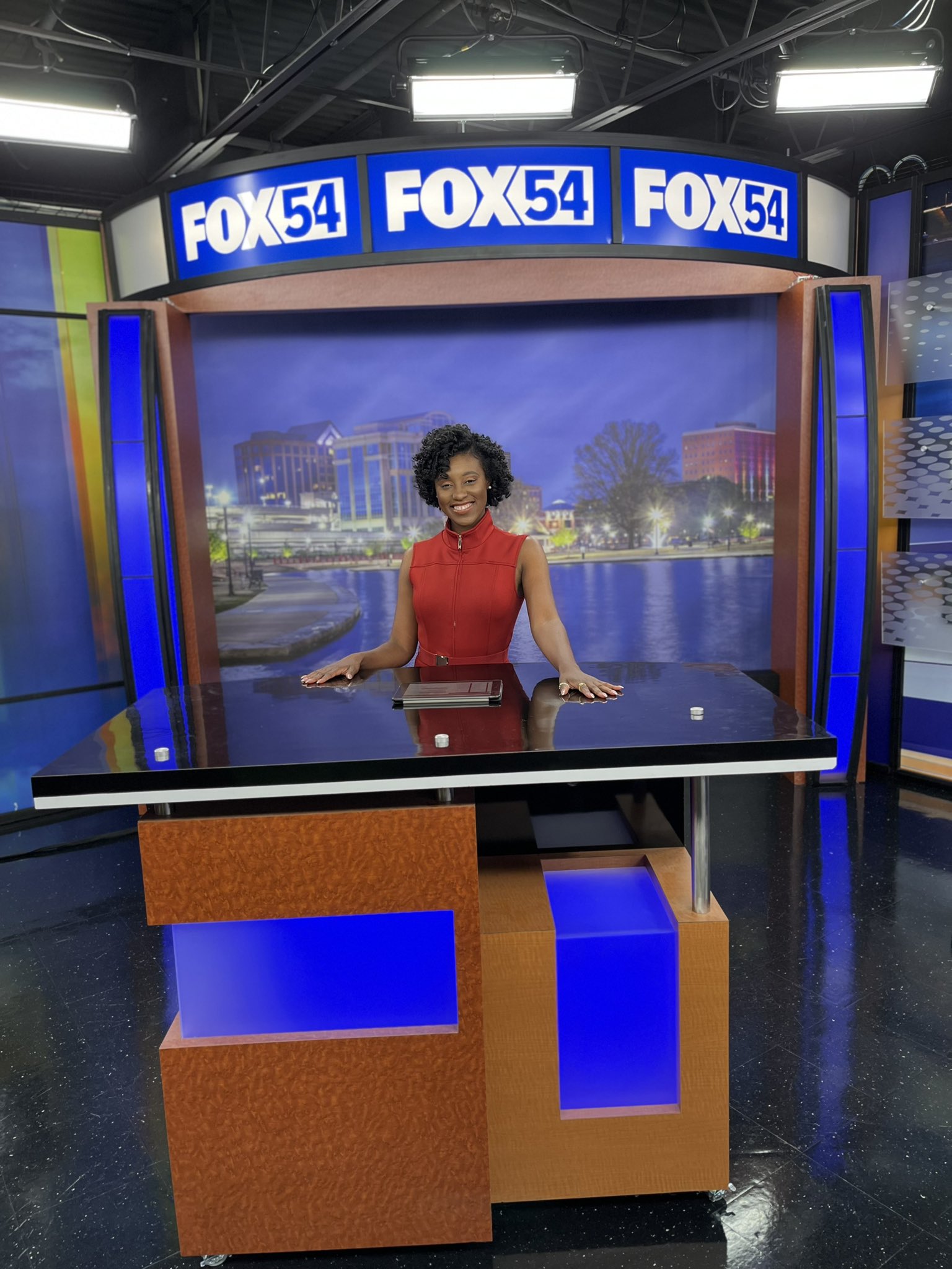 Keneisha Deas on Twitter: "After a much needed vacay, can you tell I’m happy to be back?? 😂 S/O ...