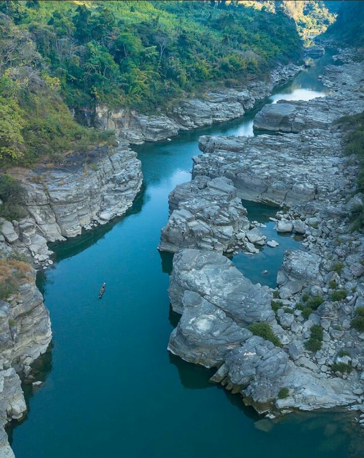 10 Most Cleanest and Scenic Rivers of India 1. Umngot River - Thread ...