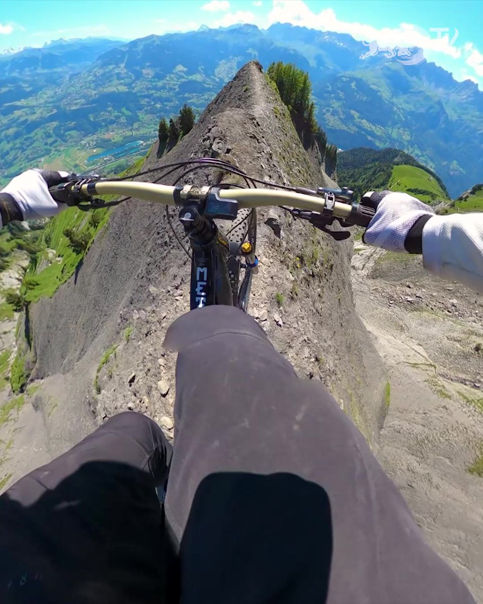 Red Bull verleiht Flüüügel on Twitter: "Muss man fahren, zum Schieben zu schmal. 😈"