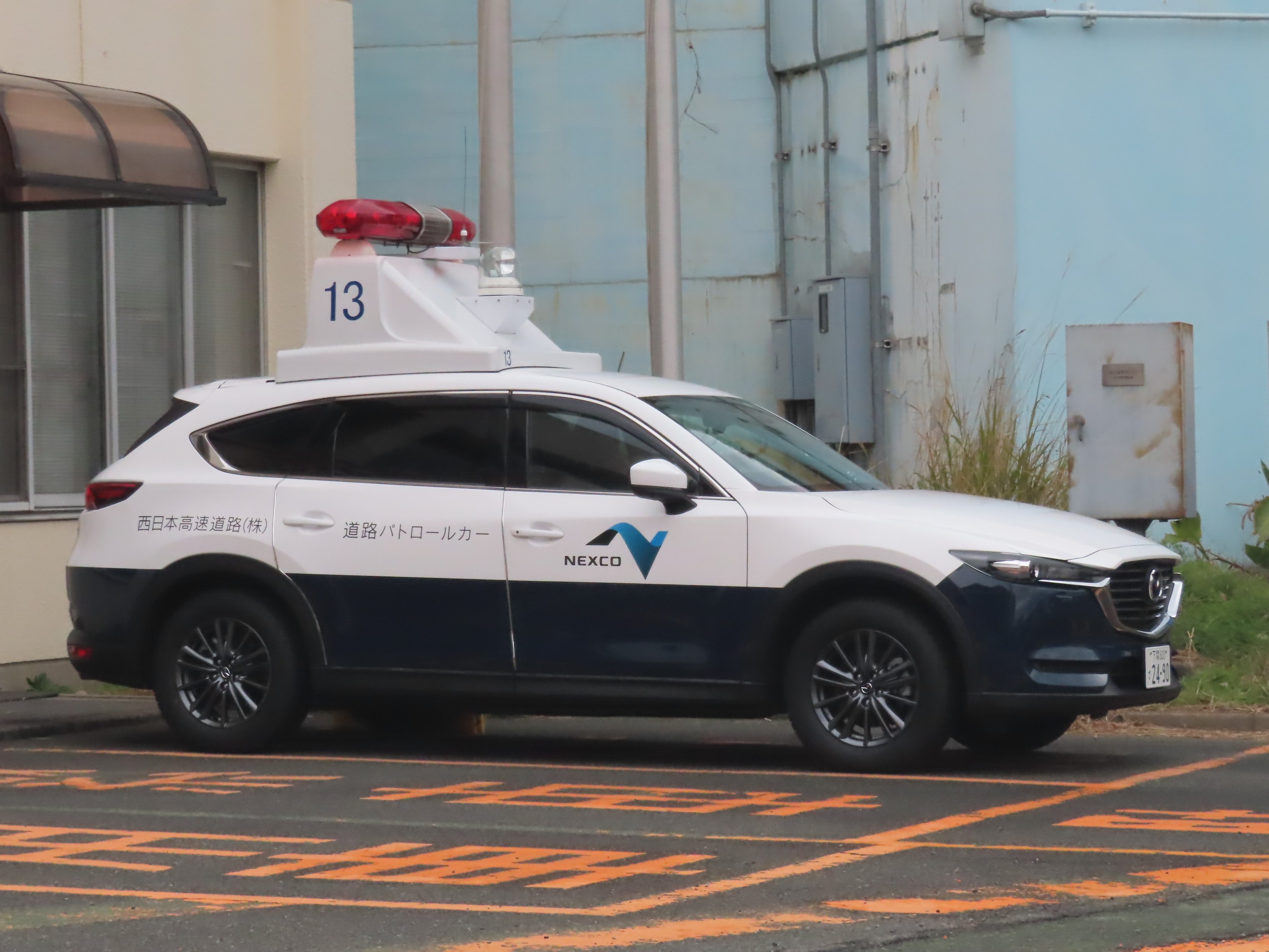 kitakyu_pc on Twitter: "関門トンネル門司料金所で待機中の、マツダCX-8 NEXCO西日本道路パトロールカー。 令和4年度に納入された個体で、ガソリンエンジン25Sが ...