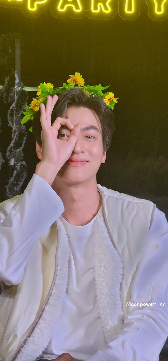 ˗ˋˏ♡ˎˊ˗☁𓂃꙳ ⋆☃️🎄 on Twitter: "RT @moonpower_kr: 울 겸디 넘 고맙고 ㅠ 올해 마지막 행사에 함께해서 넘 기쁘다 ㅠㅠ 한국에서 만나 ...