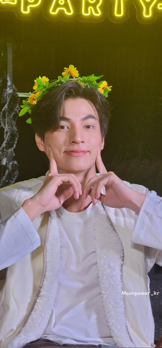 ˗ˋˏ♡ˎˊ˗☁𓂃꙳ ⋆☃️🎄 on Twitter: "RT @moonpower_kr: 울 겸디 넘 고맙고 ㅠ 올해 마지막 행사에 함께해서 넘 기쁘다 ㅠㅠ 한국에서 만나 ...