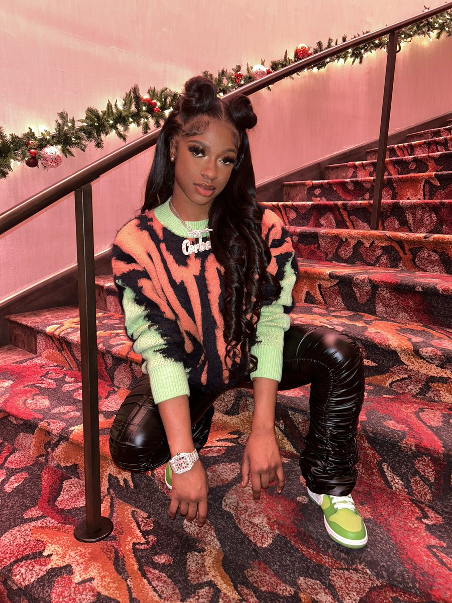 K Carbon 🖤 on Twitter: "Money Making Cutie… I’m A Gangsta N igga Fantasy 🤤 ️‍🔥"