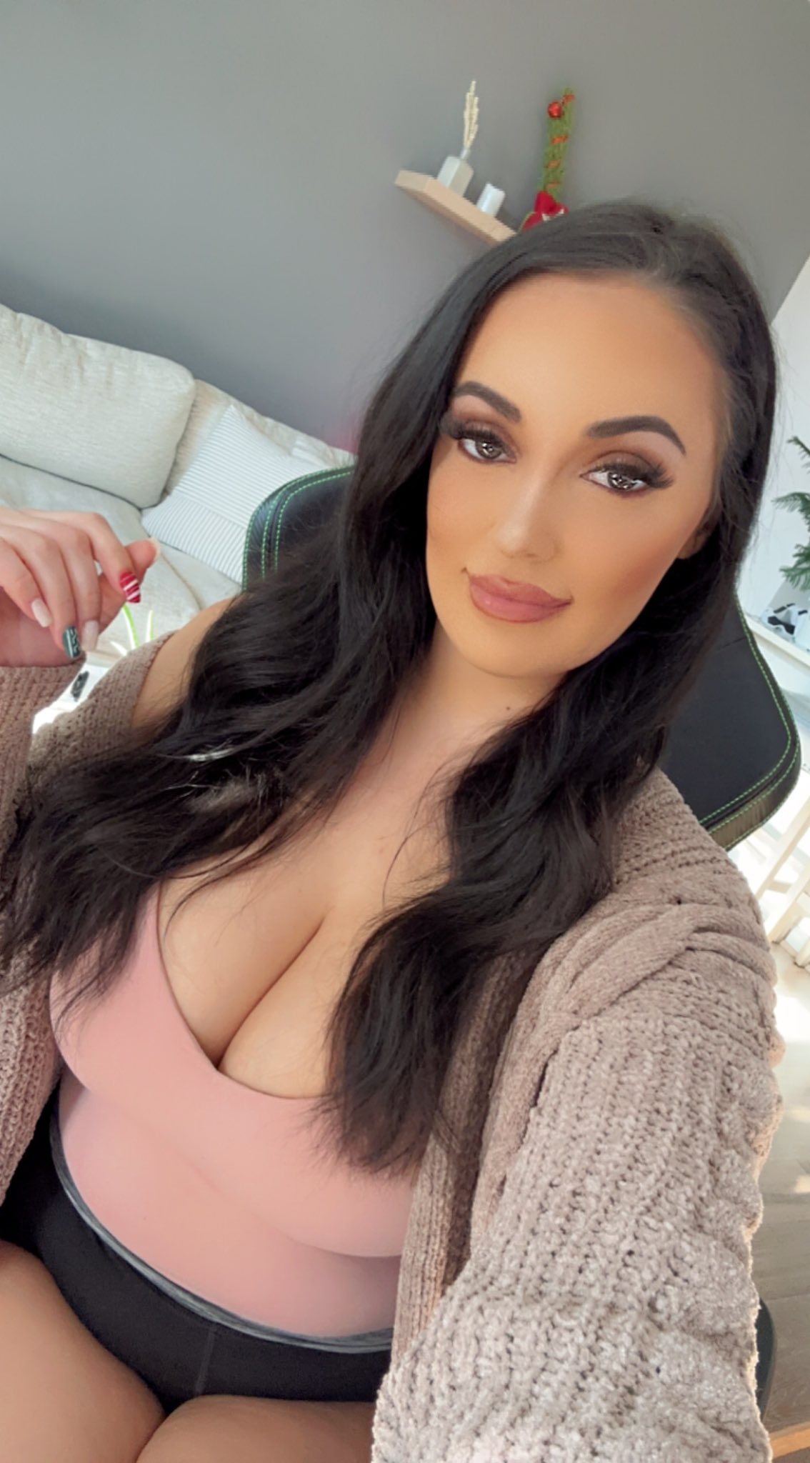 Sofi Ryan on Twitter: "Going live on https://t.co/lhq6CAOMpb https://t.co/nk2wbWpXIv" / Twitter