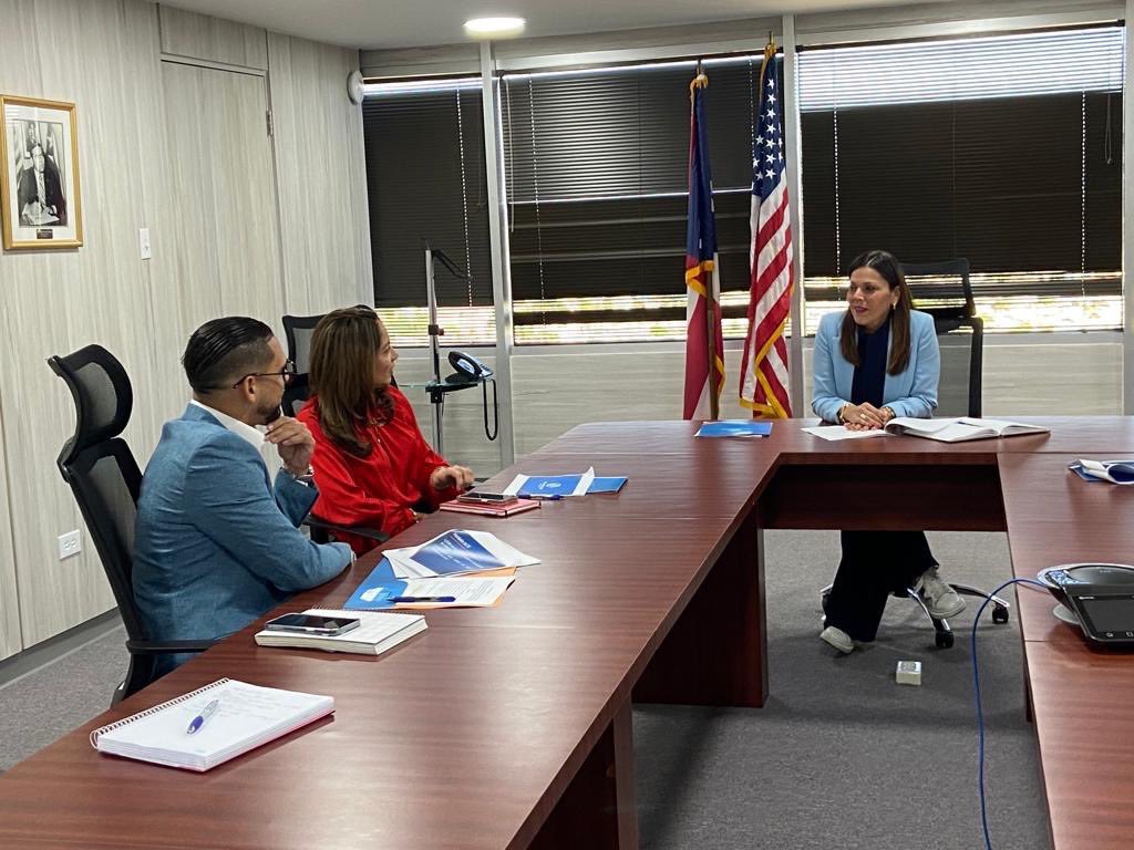 Carmen Ana González-Magaz on Twitter: "En compañía de la administradora de ADFAN, Glenda Gerena ...