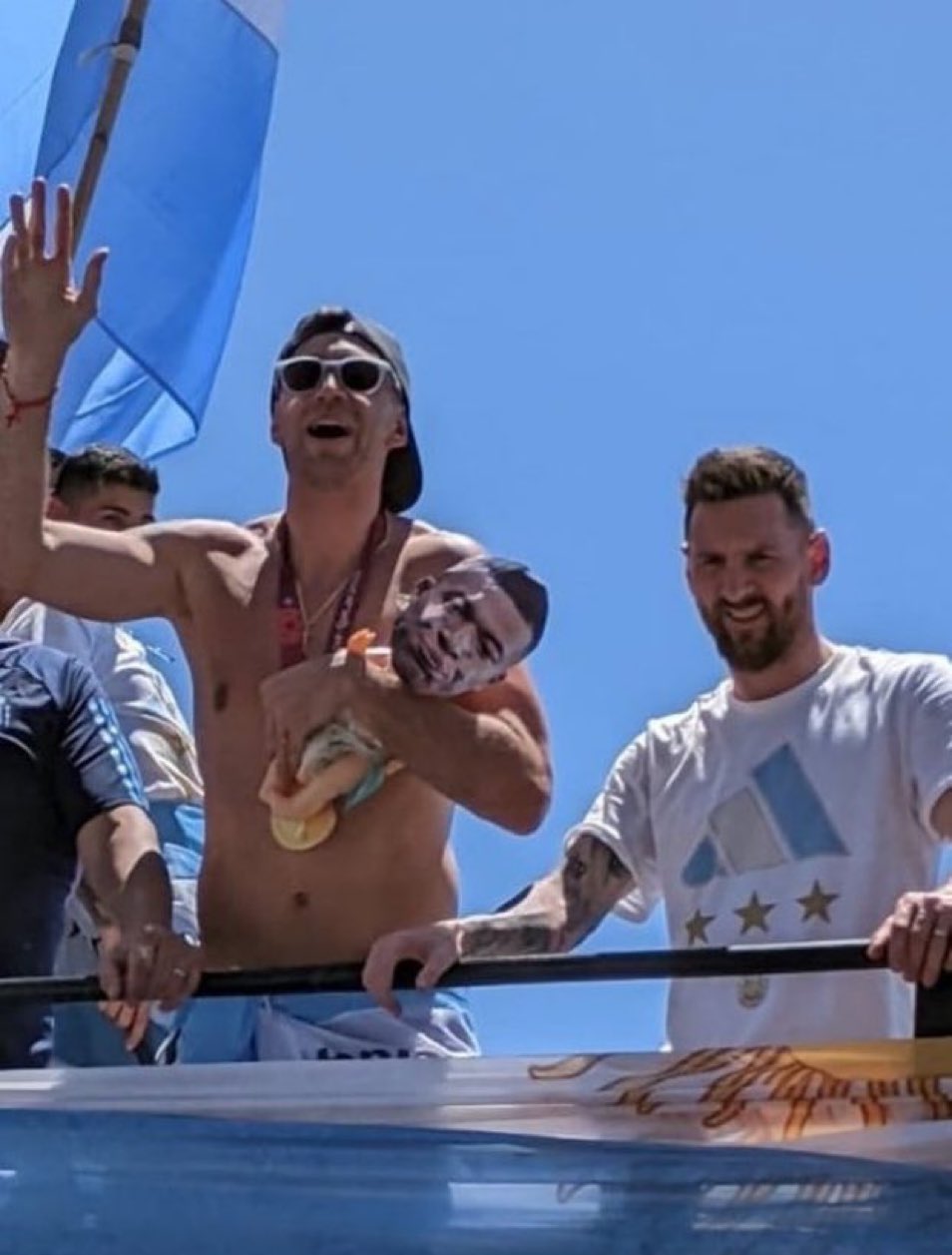 Capture Bizarre® on Twitter: "https://t.co/aOmCBOceaw" / Twitter