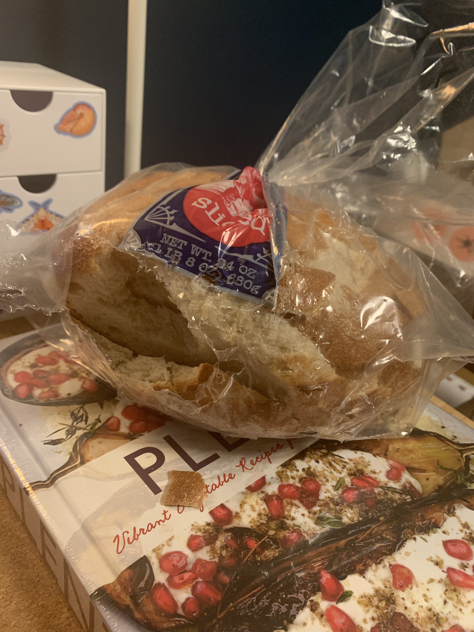 Nicole 🌱 on Twitter: "BREAD THIEF https://t.co/eWjiebCcYj" / Twitter