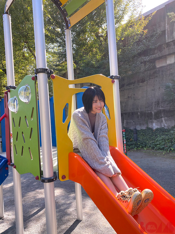 霞拳紫蝋 On Twitter Rt Idolbomb 【bomb1月号発売中】 表紙&巻頭特集 乃木坂46 最新シングル『ここにはないもの』で初選抜された4期生の 林瑠奈 が