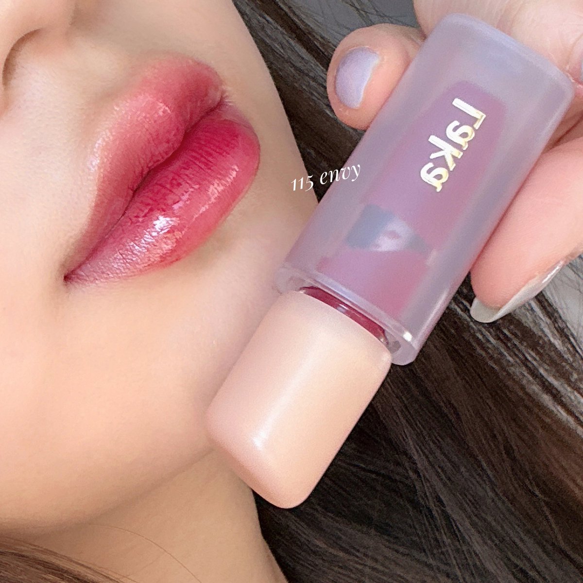 ham ᐧ༚̮ᐧ on Twitter: "Laka 115 สีเหมือนจิบไวน์🍷 หยิบมาทาเพราะคล้ทยสีลิปน้องวอนยองที่เป็น mc วัน ...