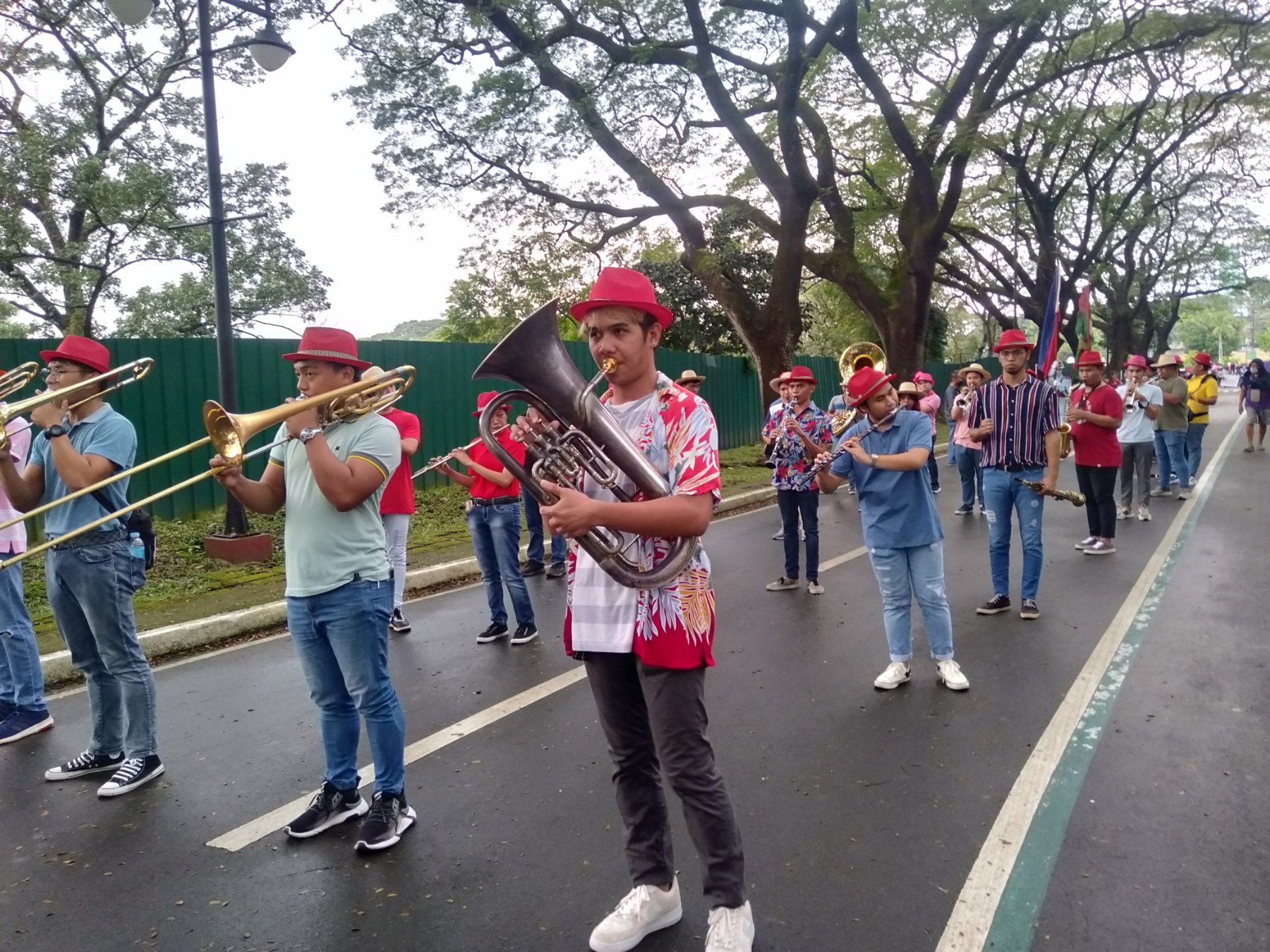 DZUP 1602 on Twitter: "LOOK: UP ROTC Band performs along the Academic Oval while academic and ...