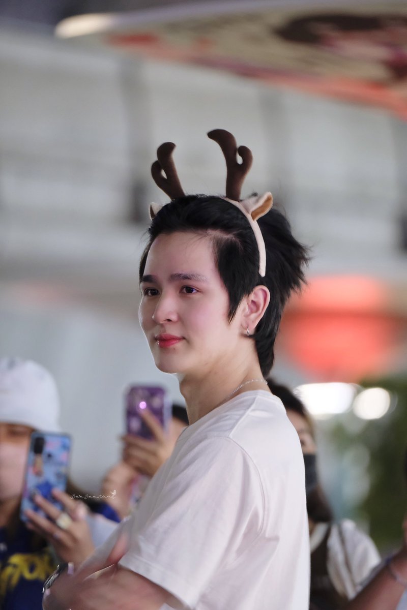 Yoonpsn OFFICIAL THAILAND 🇹🇭 on Twitter: "RT @BeeBee_tsnl: อยากเลี้ยงกวางจังเลย @yoonpsn # ...