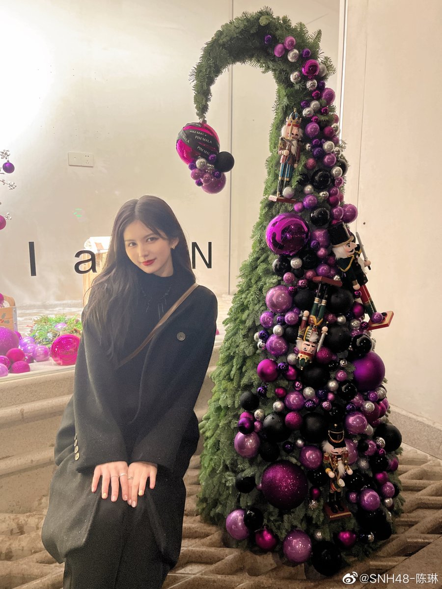 Lin SiYi becomes the 5th member to reach 1 million followers! | SNH48 Today