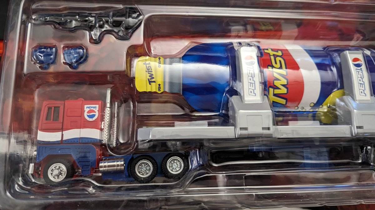 Trav Guy 🏳️‍🌈 on Twitter: "I always said that I didn't want to get a G1 Optimus unless it had a ...