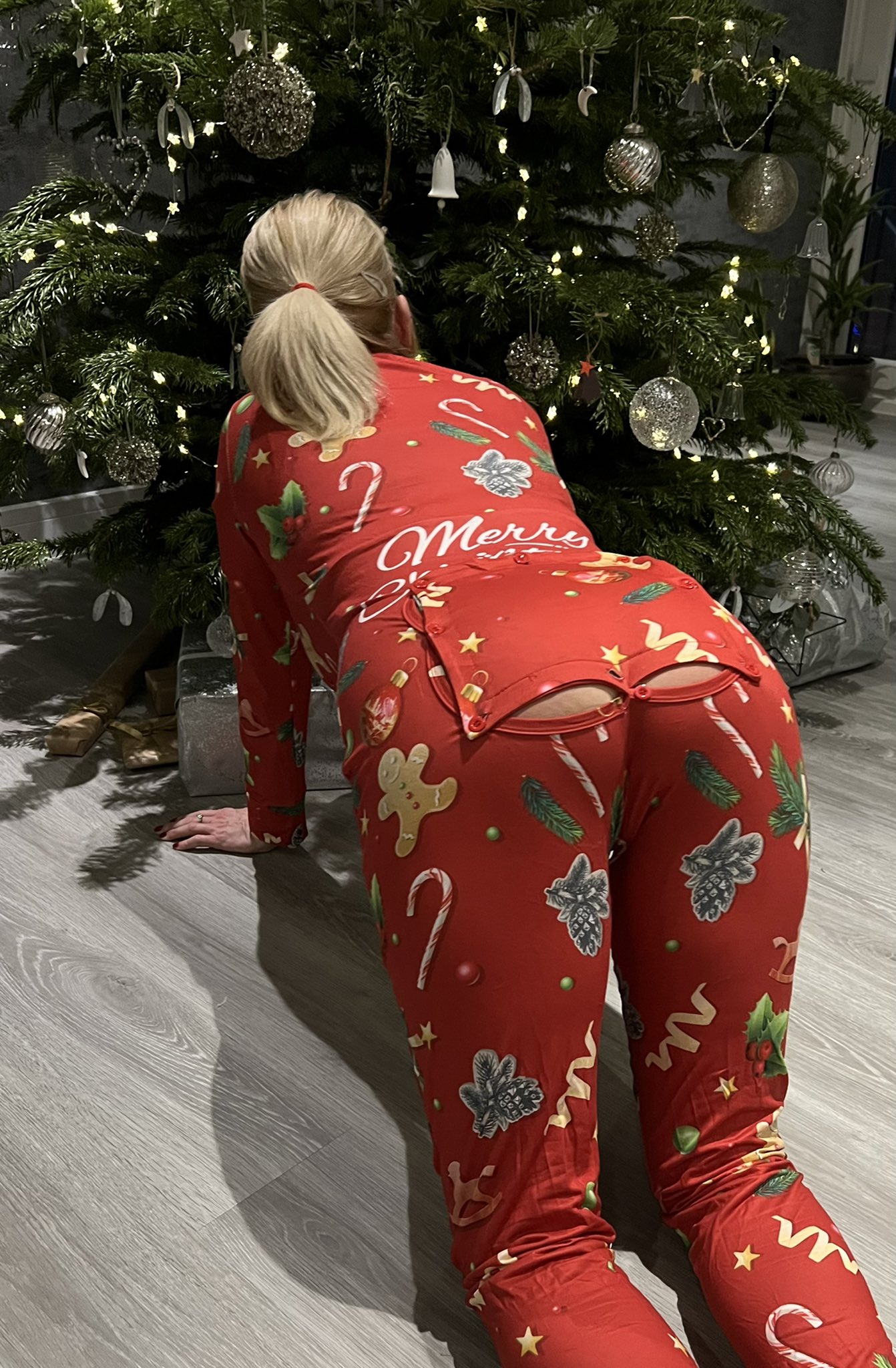 Strictly Miss Brown on Twitter: "Peeping = spanking, Anastasia. https://t.co/nDRmkjIOW5" / Twitter