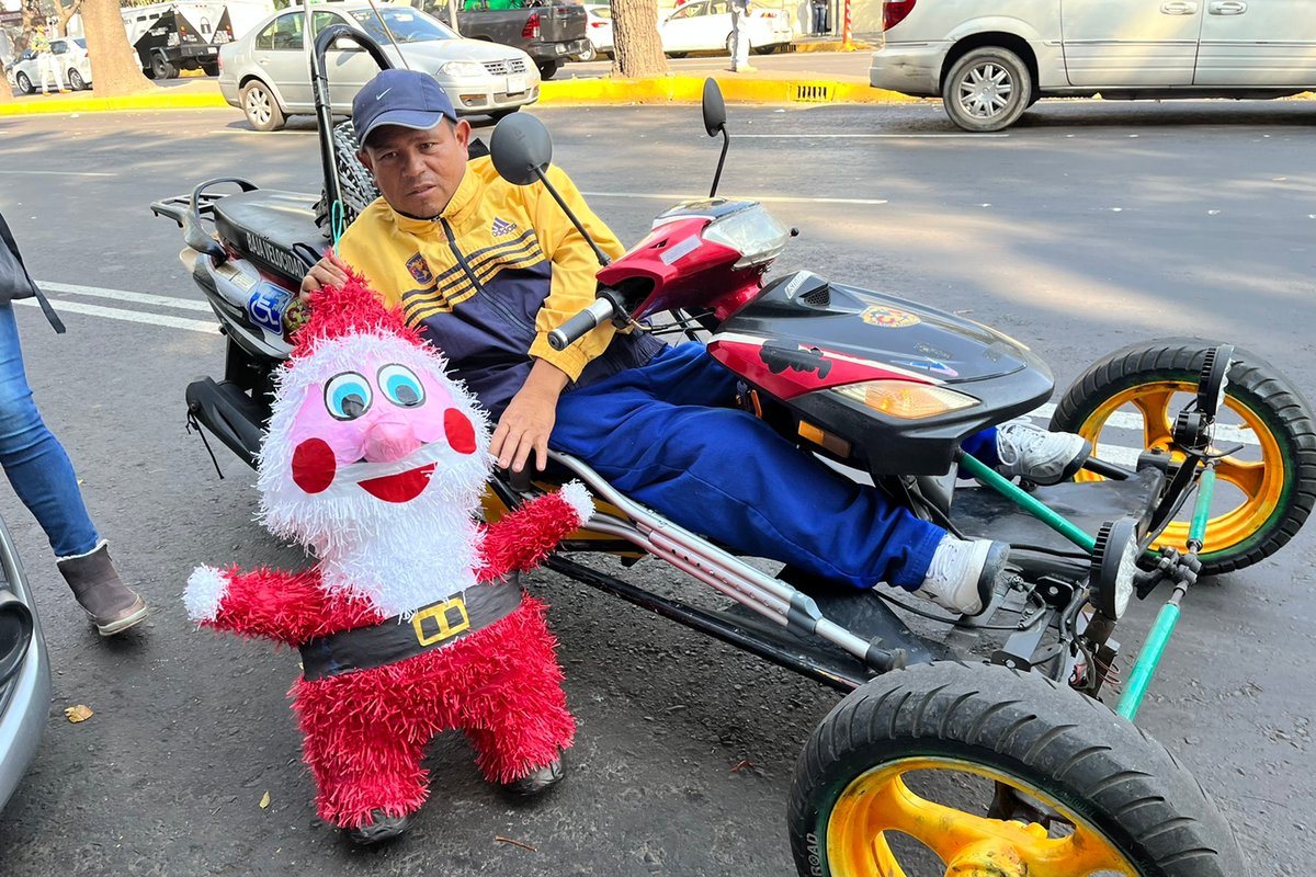 DíaEnImágenes César Álvarez, miembro de la ONG Juntos por Xochimilco ...