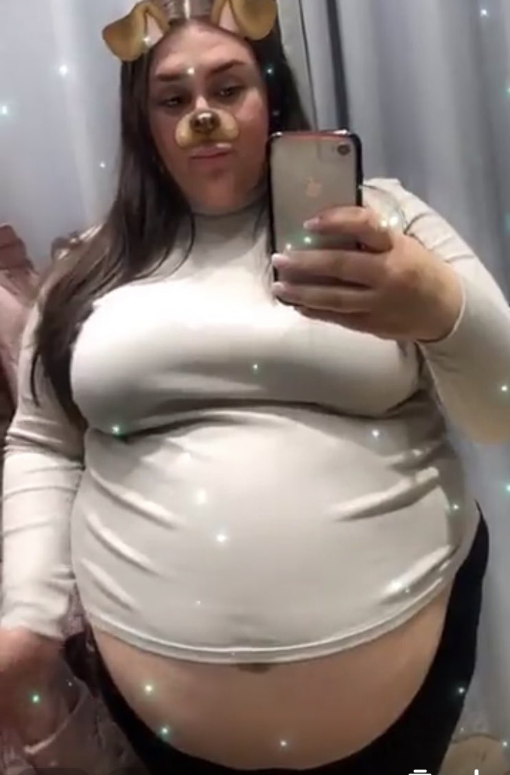 bbwlayla on Twitter: "This is how the biggest size at H&M fits my belly now 😳https://t.co ...