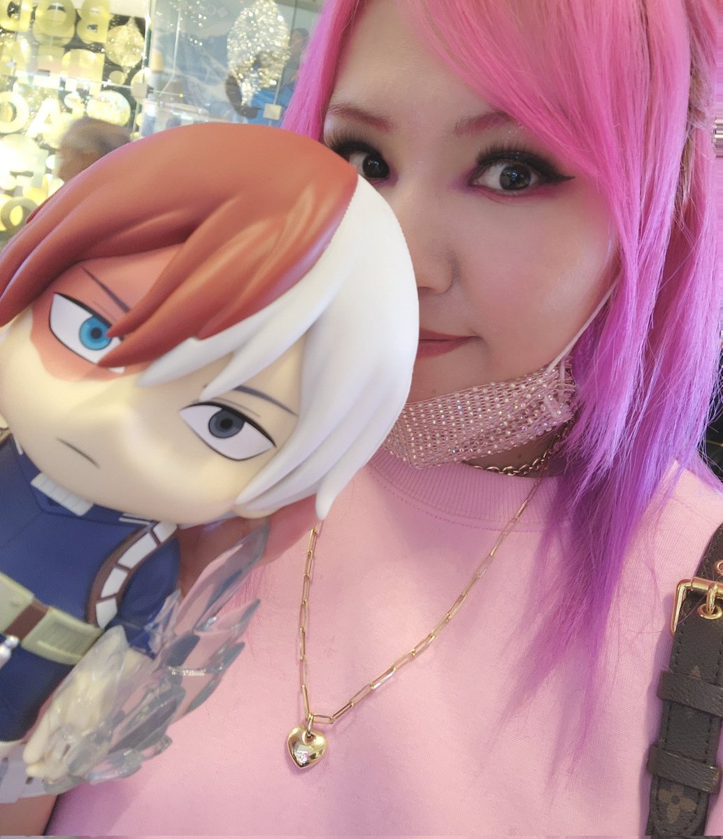 AniTodoroki ️‍🔥 on Twitter: "El best husbando me regaló una Shoto alcancía que bendición 🎉"