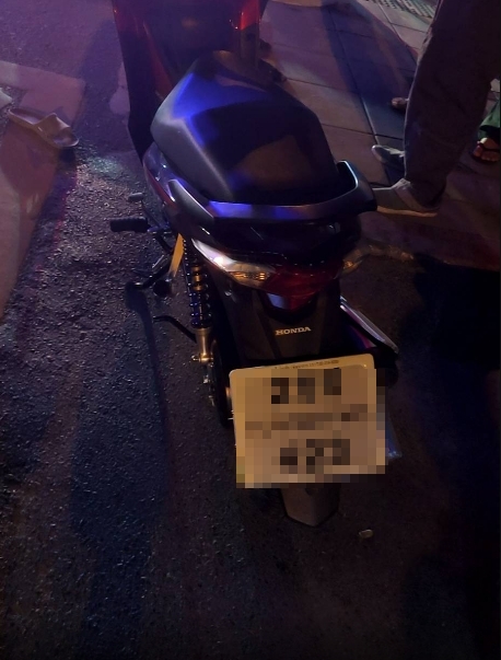 JS100 on Twitter: "03:36 #อุบัติเหตุ #ถนนทองหล่อ ช่วงสน.ทองหล่อ >แยกทองหล่อ ปากซอยทองหล่อ4 รถ ...