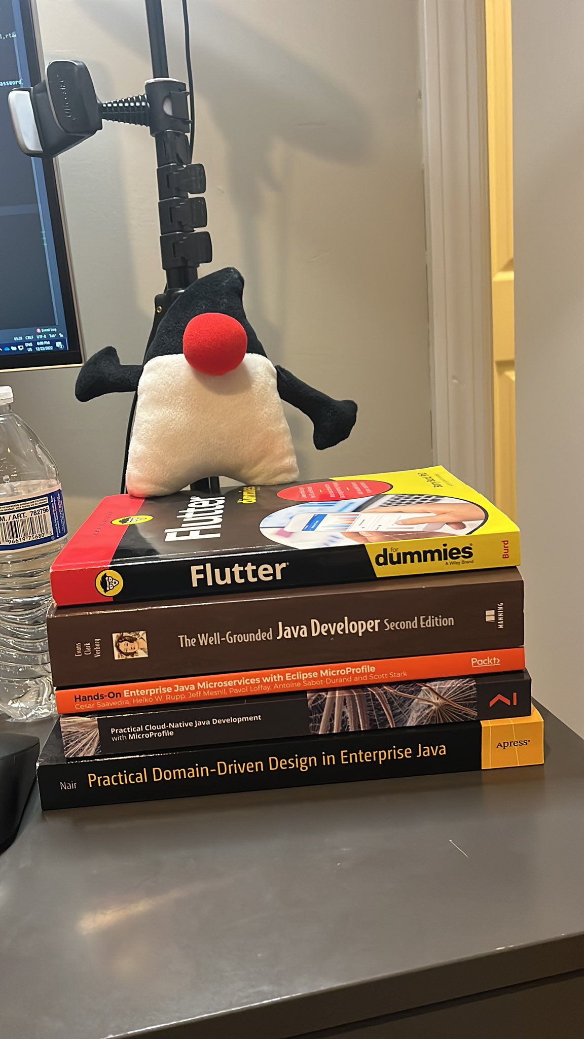 Rodrigo Graciano on Twitter: "Busy holidays! What are you reading? Tech and non-tech! #reading # ...