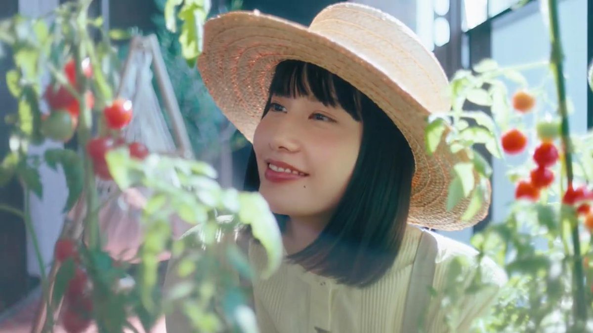 動画NOW on Twitter: "橋本愛 が出演する 中央日本土地建物グループ のCM 感動が育つ住まい。BAUS（バウス）「私たちの日々がここにある」篇 https://douganow ...