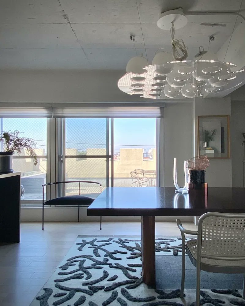 GINZA on Twitter: "私と部屋 vol.98 点在するオプティカルな光。環境を生かしたリノベーションで、癒しの空間へ ー 守 真史さん https://buff.ly/3DxqwZW"