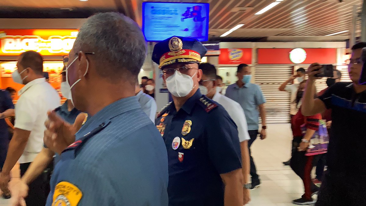 DZBB Super Radyo on Twitter: "LOOK: Nag-inspeksyon si PNP Chief PGEN Rodolfo Azurin, Junior sa ...
